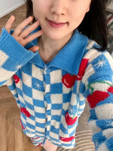 スイートチェリープリントニット長袖パジャマ女性の冬のホーム服ハーフふわふわ長ズボン 2 点セットソフトコーラル生地