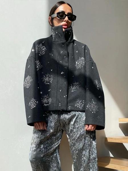 女性用長袖フェイクファーショートコート,茶色のラペル,ふわふわの革,バックル,暖かいぬいぐるみジャケット,ストリートウェア,秋冬