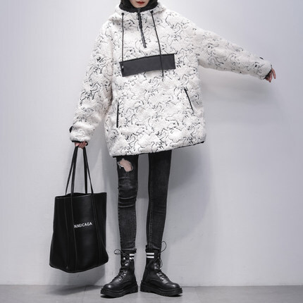 アウター ジャケット ボア パーカー 長袖 レディース フード付き バイカラー 異素材 ドッキング レオパード ヒョウ柄 高級感 エレガント L 総柄 ホワイト 白 ブラウン 茶色 10代 20代 30代 40代 シンプル カジュアル 普段着 普段使い 春 秋 冬 女子会 モテ デート 映え SNS