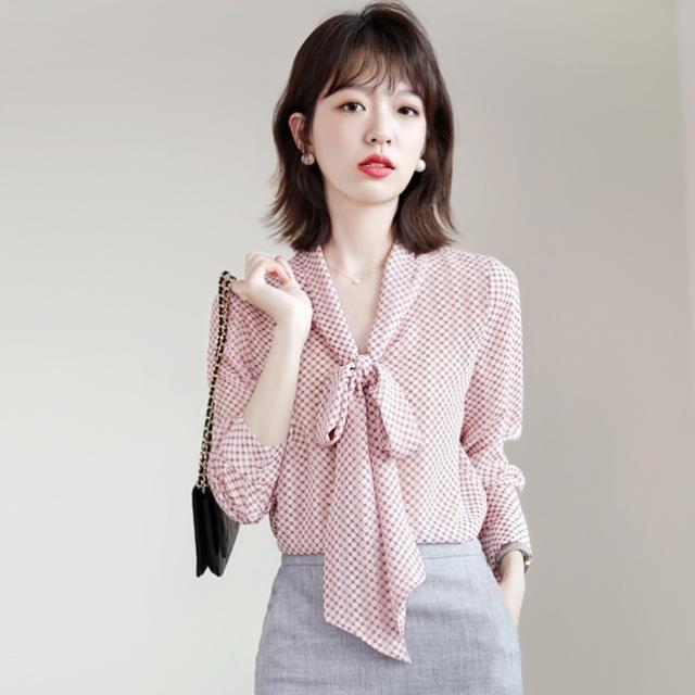 トップス ブラウス リボン タイ付 長袖 レディース きれいめ 上品 エレガント 高級感 S М L XL ドット 水玉 ピンク ブラウン お洒落 オシャレ かわいい 大人可愛い 20代 30代 40代 50代 ОL 通勤 仕事 オフィス シンプル カジュアル 着心地 オールシーズン 夏 春 秋 冬