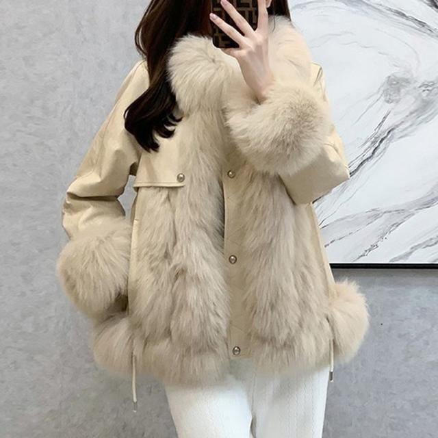 ファー付き中綿コート アウター レディース コート ジャケット ファーコート 中綿コート ブルゾン 中綿 フェイクファー 襟付き ミディアム丈 防寒 暖かい フェミニン ベージュ 大人可愛い きれいめ 上品 エレガント フォーマル ガーリー マニッシュ ルーズ キュート 春 夏 秋