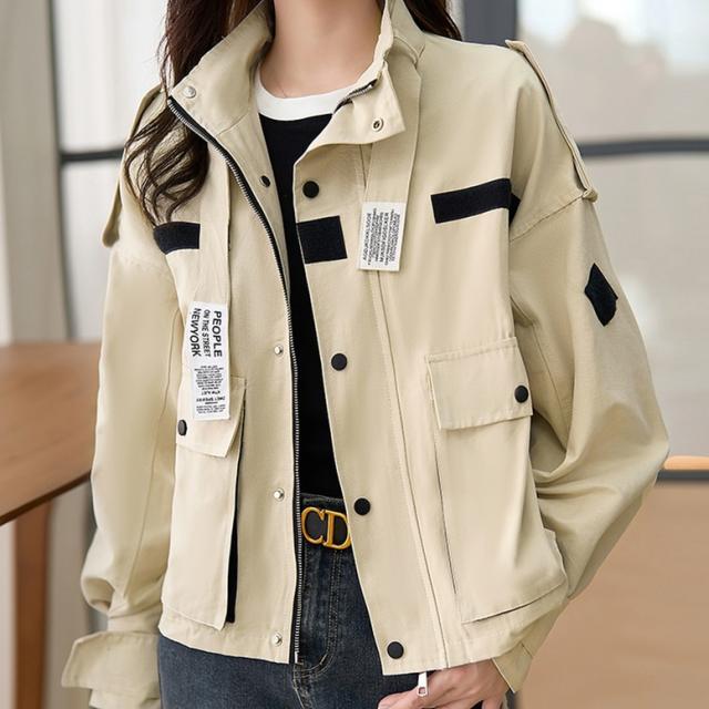 ミリタリーショートジャケット アウター レディース ジャケット ブルゾン ショートジャケット ミリタリージャケット ロゴ ポケット ハイネック スタイリッシュ ベージュ 大人可愛い きれいめ 上品 エレガント ガーリー マニッシュ ルーズ キュート クール 大人女子 おしゃれ