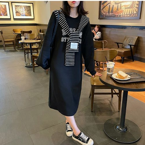 ワンピース スウェットワンピース ロングワンピース トレーナーワンピース ミモレ丈 袖あり 長袖 ラウンドネック Iライン マフラー付き フード付き 英字ロゴ 2点セット かわいい シンプル カジュアル おしゃれ お洒落 こなれ感 ラフ キュート ルーズ 抜け感 S M L XL 2XL 3XL