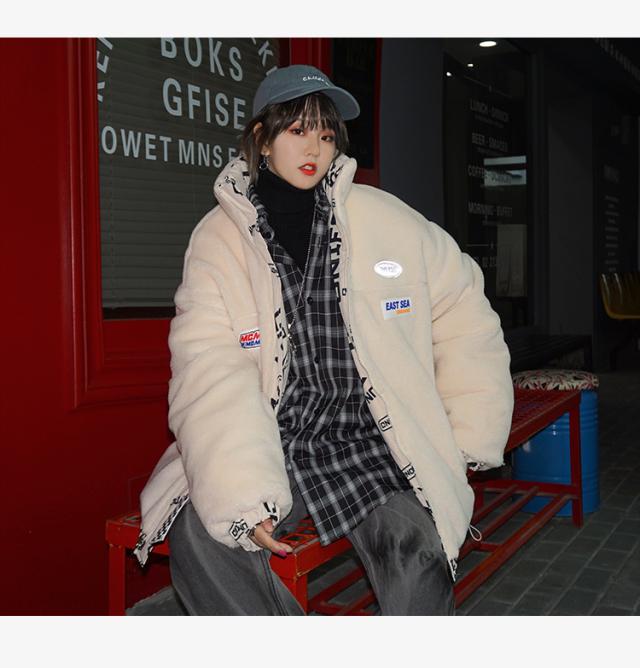 アウター レディース ボアブルゾン ボアコート ボアジャケット ボアフリース リバーシブル 英字ロゴ ポケット ファスナー ジップアップ 前開き ドロストデザイン もこもこ モコモコ ふわふわ 男女兼用 カジュアル おしゃれ お洒落 かっこいい こなれ感 ラフ メンズライク