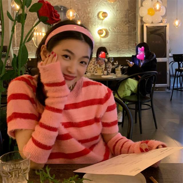 トップス レディース ニット セーター アームカバー付き アームウォーマー 半袖 ラウンドネック もこもこ モコモコ ふわふわ かわいい おしゃれ お洒落 こなれ感 ラフ ラブリー キュート ガーリー 個性的 存在感 S M L ピンク 赤 レッド ボーダー 冬 秋 春 10代 20代 キッズ