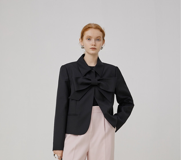 アウター ジャケット スーツ 袖あり 長袖 襟付き ポロカラー ストレート リボン 前開き きれいめ カジュアル 上品 お洒落 レトロ こなれ感 ラフ キュート ルーズ 個性的 存在感 抜け感 無地 春 秋 10代 20代 30代 レディース 女性用 ママ 女の子 OL 学生 お出かけ 休日