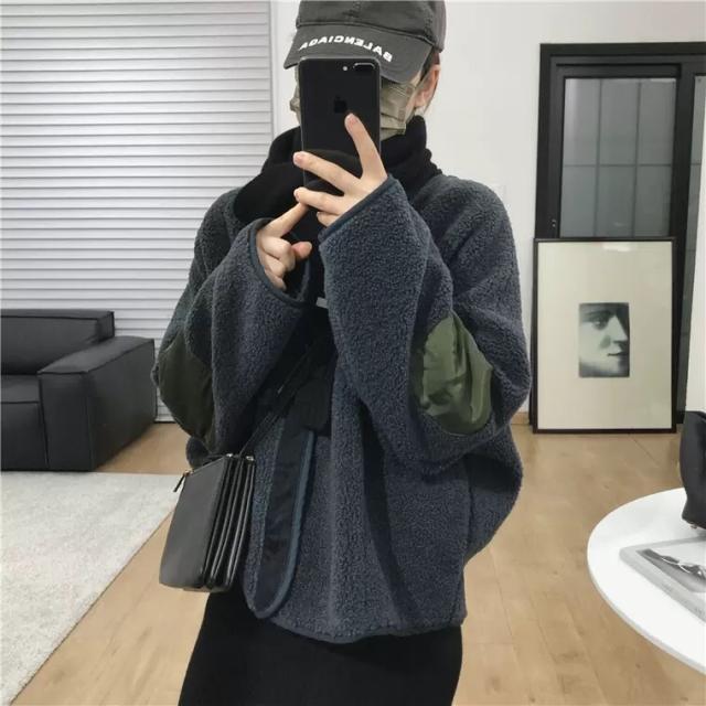 暖かいジャケット アウター ジャケット ジャンパー もこもこアウター ショート ショート丈 長袖 スタンドカラー もこもこ モコモコ ふわふわ ファスナー ポケット パッチステッチ ポリエステル ラムウール かわいい 大人可愛い シンプル カジュアル おしゃれ お洒落