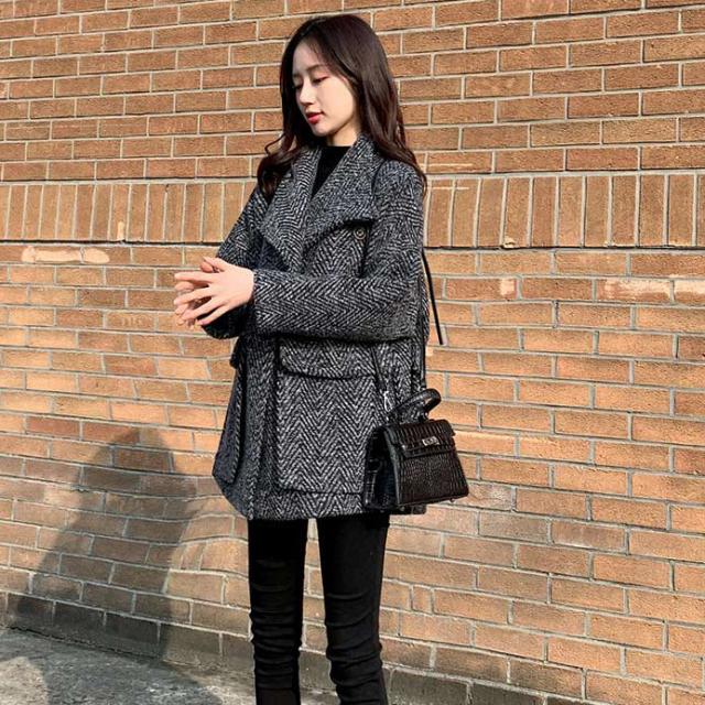 秋冬 ウール コート アウター コート 上着 ミディアム丈 袖あり 長袖 Vネック 襟付き ストレート レギュラー もこもこ 前開き ボタン 異素材MIX ツイード 大人可愛い カジュアル おしゃれ かっこいい 大人女子 個性的 無地 夏 レディース 女性用 ママ 女の子 OL 学生 お出かけ