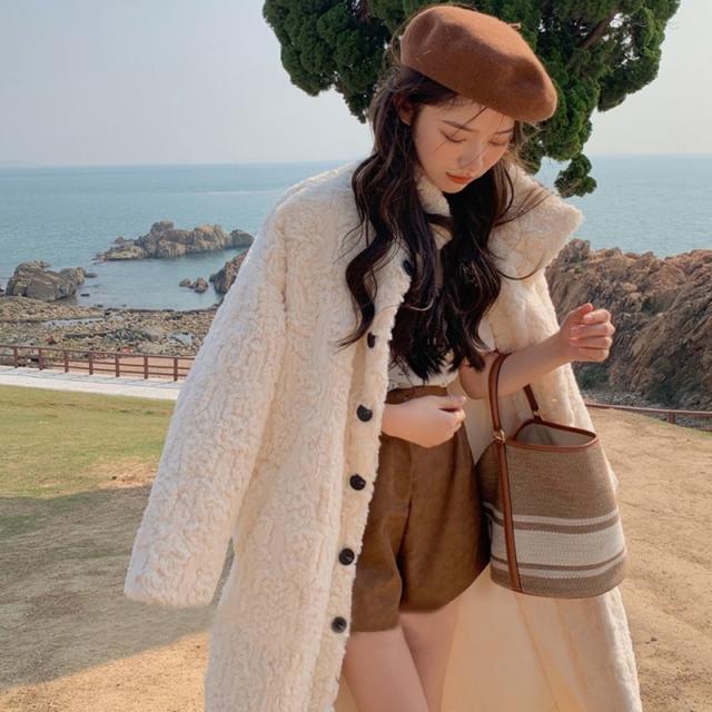 アウター コート ロング丈 袖あり 長袖 萌袖 スタンドカラー ワイド もこもこ ふわふわ 前開き イミテーションファー かわいい 大人可愛い カジュアル お洒落 ラフ ラブリー キュート ガーリー ルーズ 個性的 主役級 存在感 無地 秋 冬 10代 20代 30代 40代 レディース 女性用