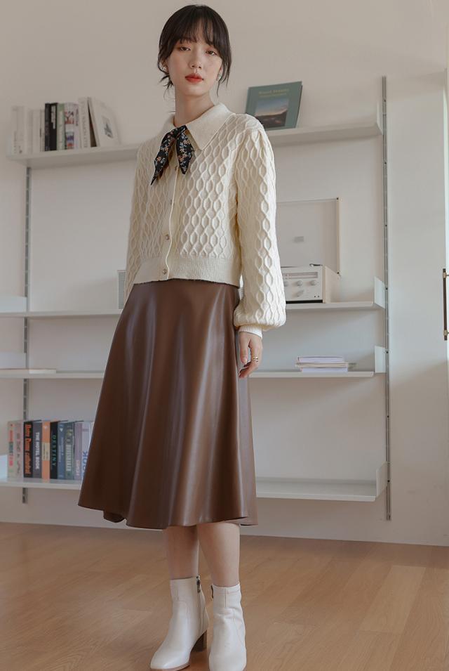 秋冬 セーター アウター トップス アウター セーター カーディガン 上着 ショート丈 袖あり 長袖 ラウンドネック 襟付き ストレート シングルブレスト レギュラー プリーツ 異素材MIX ポリアクリロニトリル かわいい 大人可愛い カジュアル お洒落 大人女子 こなれ感 ラブリー