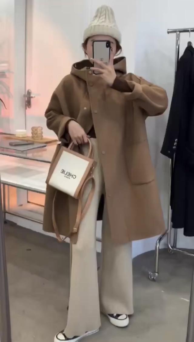 アウター コート 上着 膝上 袖あり 長袖 ドロップショルダー ワイド フード付き ポケット 前開き ウール かわいい 大人可愛い きれいめ シンプル カジュアル おしゃれ お洒落 大人女子 こなれ感 ラフ ルーズ 主役級 存在感 抜け感 無地 秋 冬 10代 20代 30代 40代 50代 60代 アウター コート 上着 膝上 袖あり 長袖 ドロップショルダー ワイド