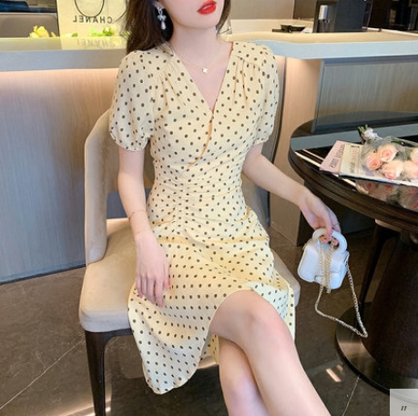 ワンピース レディース ミニワンピース 春 夏 半袖 パフスリーブ Vネック ウエストシェイプ ミニ丈 ミドル ミディ丈 ミディ 膝丈 フレア Aライン ハイウエスト 脚長 美脚 二の腕カバー 着やせ スタイルアップ フェミニン きれいめ きれカジ カジュアル ナチュラル 上品