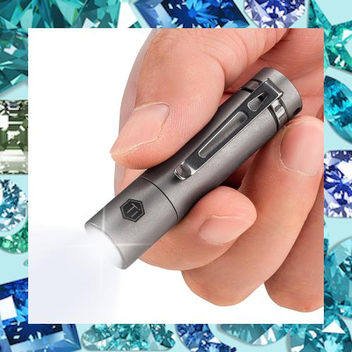 KeyUnity KF04 チタンポケット LED懐中電灯 携帯 チタン合金製 超軽量 AAAアルカリ電池対応 IPX8防水 耐衝撃 耐食性 実用点灯120時間 明