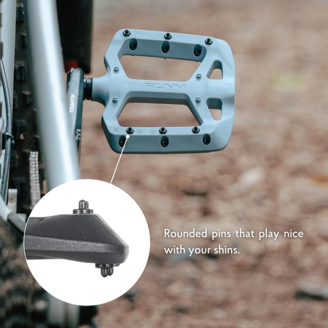 Funn Taipan ガラス繊維強化熱可塑性自転車ペダル 9/16インチのCrMo車軸と脛に優しいピン付き MTB/BMX/アーバン/グラベルライディング用 Funn Taipan ガラス繊維強化熱可塑性自転車ペダル 9/16インチのCrMo車軸と