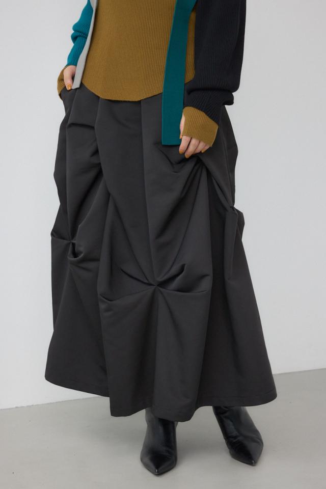 【30％OFF】 【PLUS】ランダムタックフレアスカート WOMENSレディース