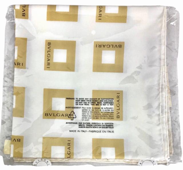 未使用 ブルガリ 大判スカーフ シルク　100％　ロゴ　スクエア　スカーフ ストール バンダナ ホワイト ゴールド 92×87cm BVLGARI 【中古