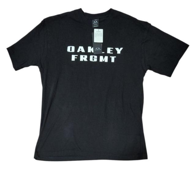 未使用 タグ付 オークリー　ブラック 黒 フロッグスキン X FRAGMENT SHORT SLEEVE T-SHIRT (MADE IN JAPAN) トップス 半袖 Tシャツ 日本