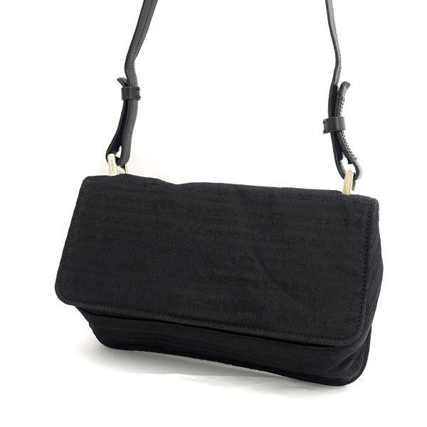 PRADA / プラダ ■ショルダーバッグ  ブラック　フラップマグネット開閉 ブランド【バッグ/バック/BAG/鞄/カバン】 【中古】