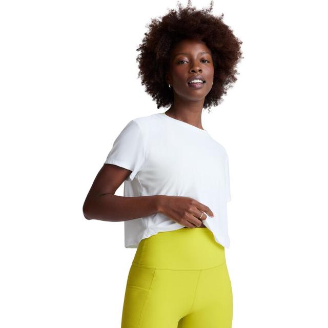 (取寄) ビヨンドヨガ レディース フェザーウェイト シュプリーム クロップド Tシャツ - ウィメンズ Beyond Yoga women Featherweight Supreme Cropped T-Shirt - Women's Cloud White