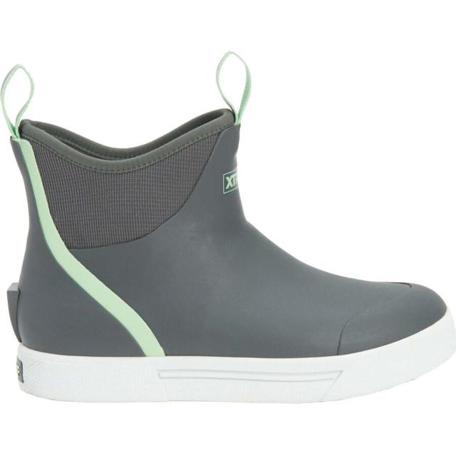 (取寄) エクストラタフ レディース ホイールハウス アンクル 6インチ デック ブーツ - ウィメンズ Xtratuf women Wheelhouse Ankle 6in Deck Boot - Women's Gray