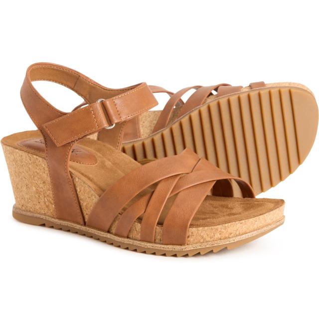 (取寄) ユーロソフトバイソフト レディース テート ウェッジ サンダル Eurosoft by Sofft women Tate Wedge Sandals (For Women)  Luggage