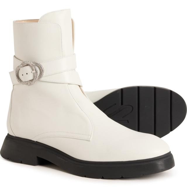 (取寄) スチュアート ワイツマン レディース メイド イン スペイン クリスタル バックル ジップ ブーティ Stuart Weitzman women Made in Spain Crystal Buckle Zip Booties (For Women)  White.