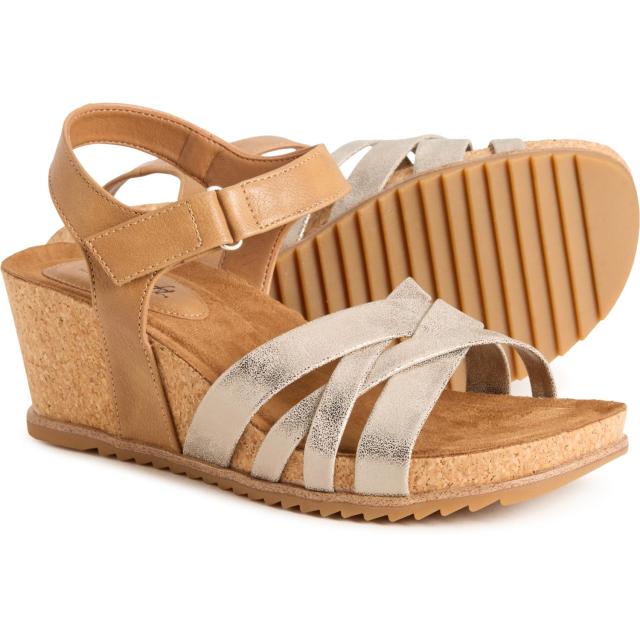 (取寄) ユーロソフトバイソフト レディース テート ウェッジ サンダル Eurosoft by Sofft women Tate Wedge Sandals (For Women)  Silver Gold/Light Tan