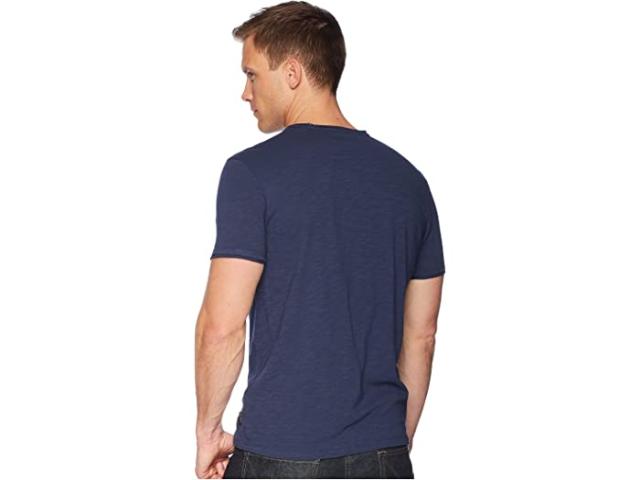 (取寄) ジョン バルベイトス メンズ ショート スリーブ スラブ V-ネック ウィズ カット ロー エッジ K3595U1B John Varvatos men  Short Sleeve Slub V-Neck with Cut Raw Edge K3595U1B Oiled Blue