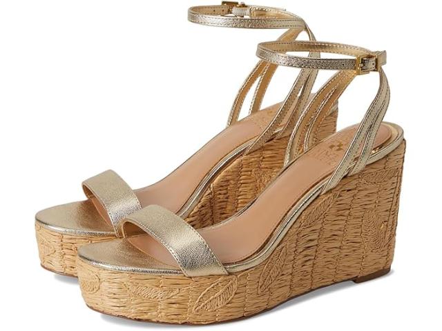 (取寄) ヴィンスカムート レディース アンクル ストラップ ウェッジ サンダル Vince Camuto women Emrey Ankle Strap Wedge Sandals Egyptian Gold
