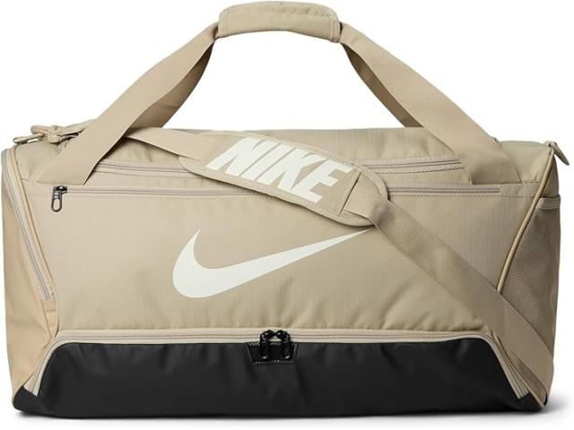 (取寄) ナイキ ブラジリア 9.5 トレーニング ダッフル バッグ (ミディアム, 60L) Nike Brasilia 9.5 Training Duffel Bag (Medium, 60L) Desert Khaki/Black/Sail