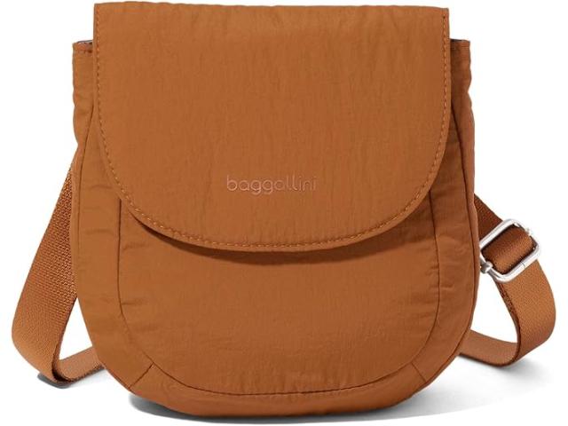 (取寄) バッガリーニ レディース スウィフト フラップ ミニ クロスボディ Baggallini women Swift Flap Mini Crossbody B-lite Caramel