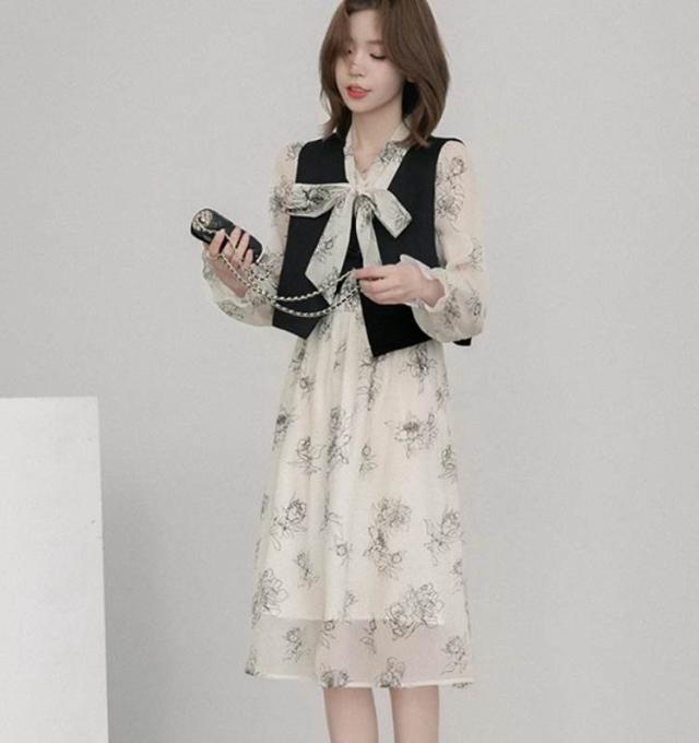 ツーピース ワンピース ベスト フレアスカート 膝丈 長袖 パフスリーブ りぼんタイ Aライン ハイウエスト かわいい 大人可愛い きれいめ カジュアル 上品 ガーリー ラブリー キュート おしゃれ