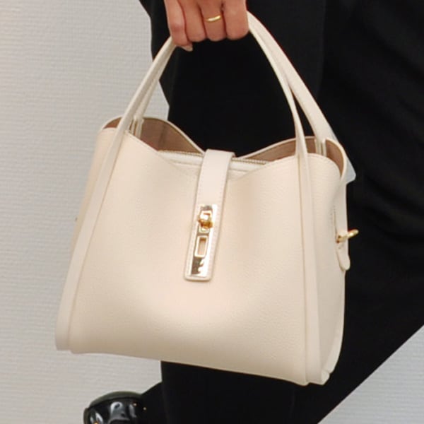 カシュカシュ（cache cache）/カシュカシュ cachecache / 3レイヤーヒネリ金具2wayトートバッグの通販はau PAY マーケット - Brand Square by ...