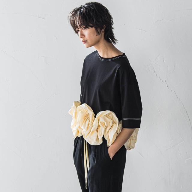 メイソングレイ（MAYSON GREY）/ボリュームフリルヘムドッキングクロップドTシャツ≪手洗い可能≫