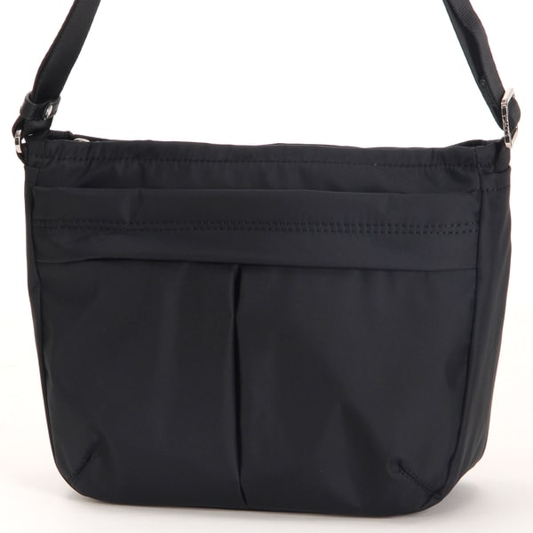 イザック（Y’saccs）/ナイロンタフタショルダーバッグ　ミディアム