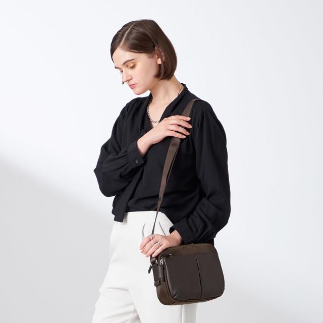 イザック（Y’saccs）/ナイロン×牛革コンビシリーズ　横型ショルダーバッグ　SSサイズ