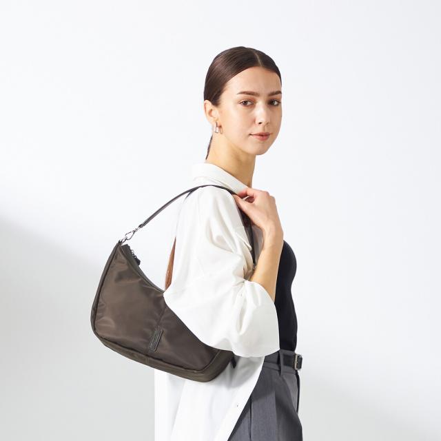 イザック（Y’saccs）/ツイルナイロン　カーブショルダー　Sサイズ