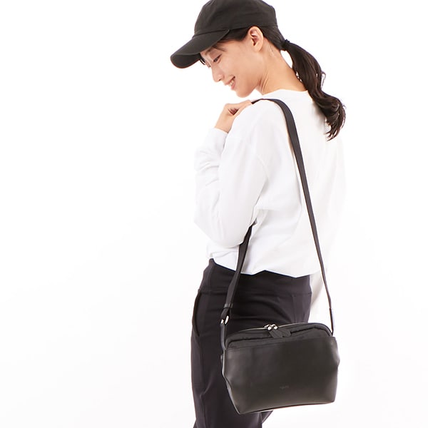 イザック（Y’saccs）/シルキーリュクスショルダーバッグ