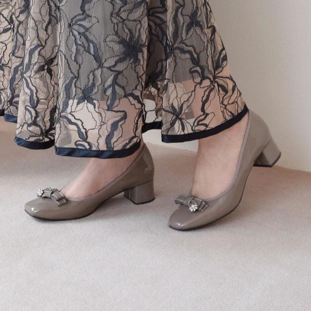 ブリジット バーキン（Bridget Birkin）/◆4cmヒール◆リボンビジューフラワーパンプス