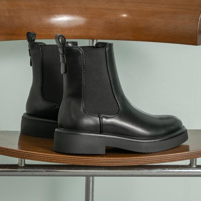 ラウンドアバウト（Round About）/25秋冬新作◆Round About◆4cmヒール◆プルストラップサイドゴアショートブーツ