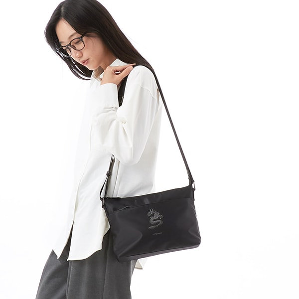 アルセラピィ（artherapie）/ATナイロンドラゴン ショルダーバッグ