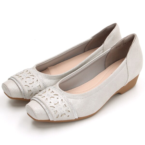 ユニティー（unity）/レーザーカットモチーフカッターパンプス