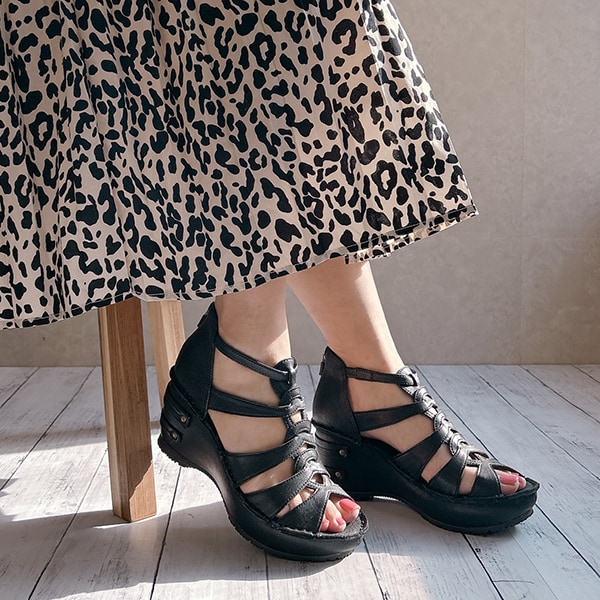 ヒナ デイ グリーン（Hina Day Green）/厚底 ウェッジ ストラップサンダル