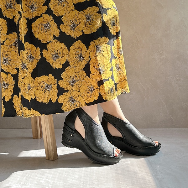 ヒナ デイ グリーン（Hina Day Green）/本革 日本製 厚底 カッティングデザイン オープントゥ レザーサンダル