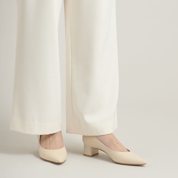 オデットエオディール/ポインテッド　パンプス４０↓↑