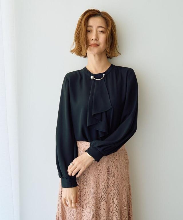 イェッカ ヴェッカ（YECCA VECCA）/パールブローチ付きボウタイブラウス