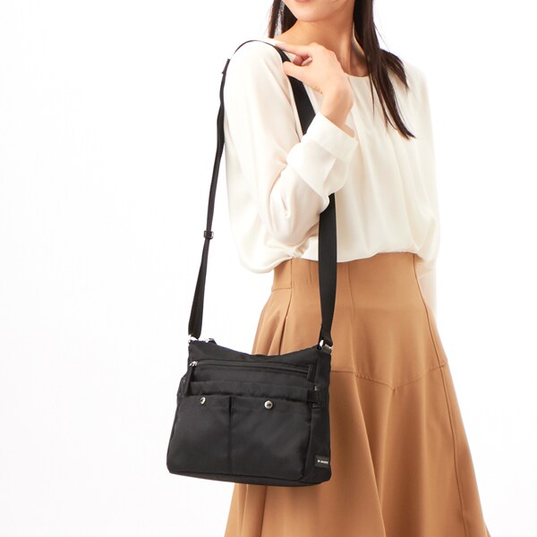 ラ バガジェリー/フロントポケット　スクエアナイロンショルダー　Sサイズ