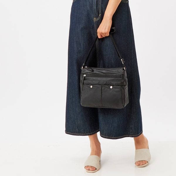 ラ バガジェリー（LA BAGAGERIE）/モノグラム　スクエアナイロンショルダー　Sサイズ