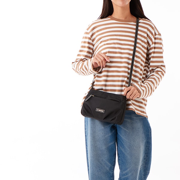 ラ バガジェリー（LA BAGAGERIE）/ポリエステルキャンバス　タックポシェット