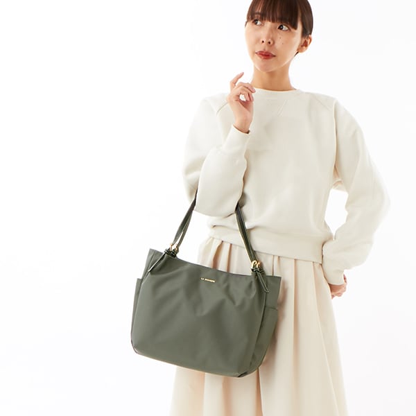 ラ バガジェリー（LA BAGAGERIE）/ポリエステルキャンバス　A4トート